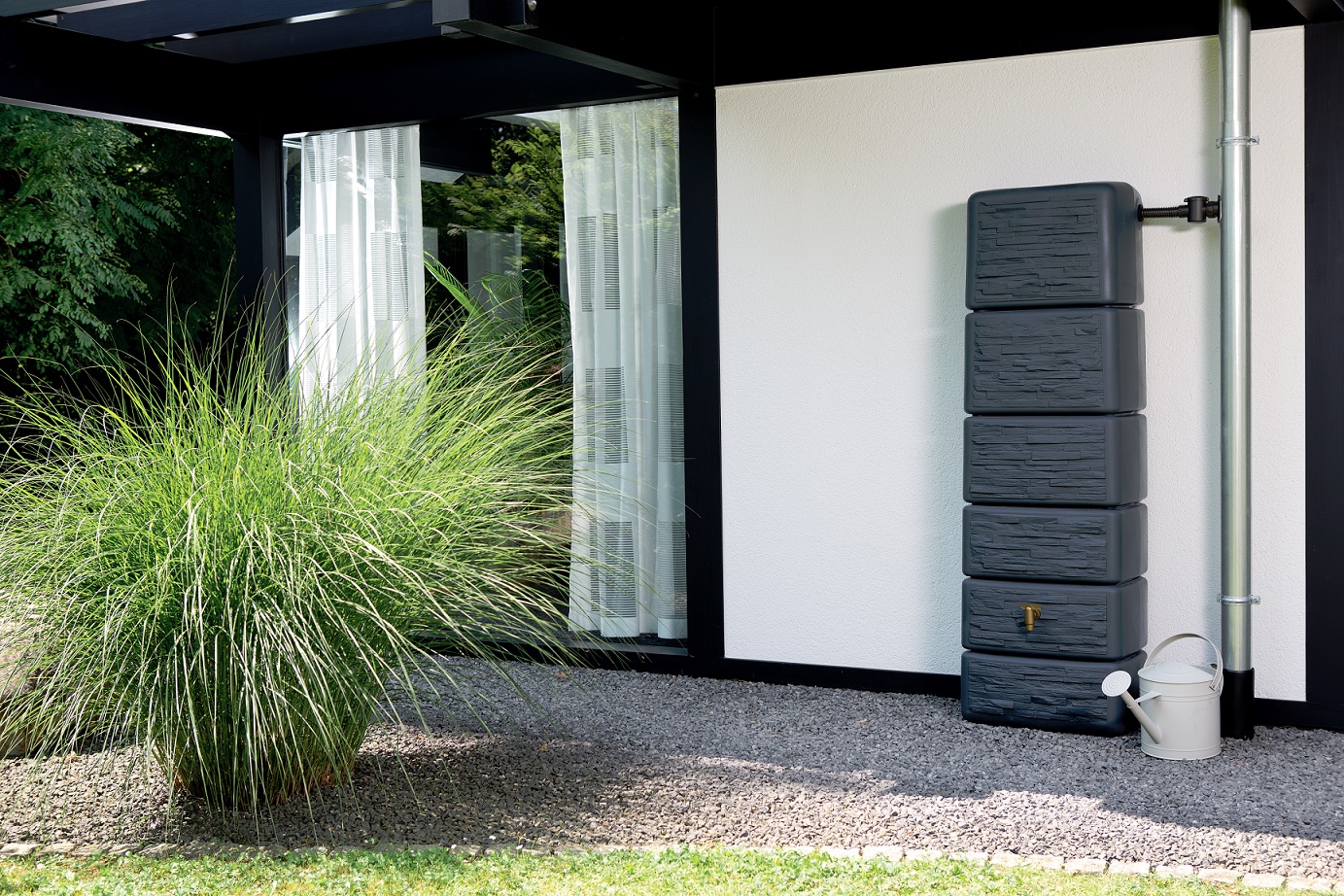 Comment récupérer l'eau de pluie avec les gouttières ? • Conso-Mag